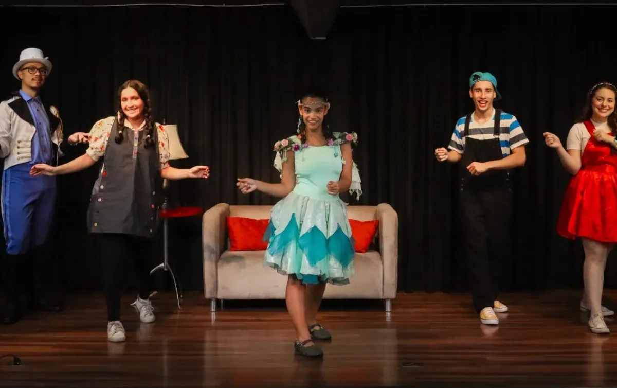 Atriz capixaba é premiada em festival de teatro em Minas Gerais ...