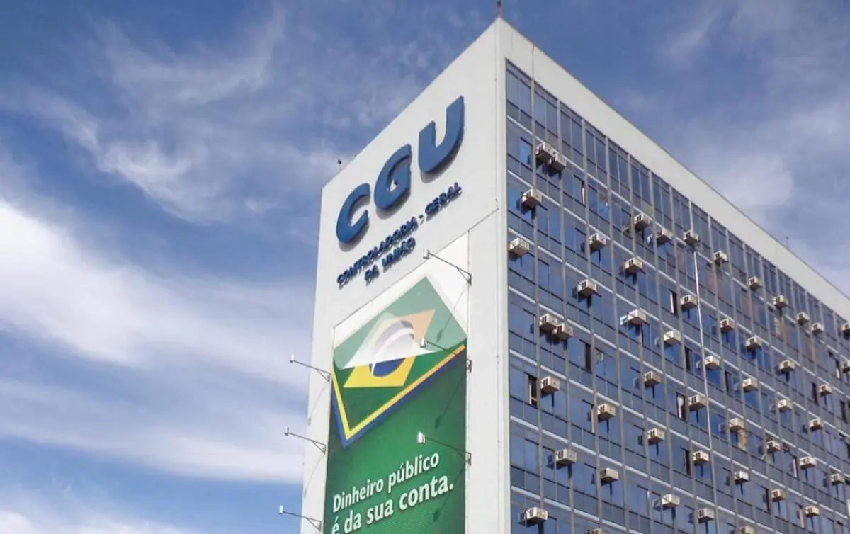 CGU identifica 2.300 militares ocupando cargos civis no governo de ...