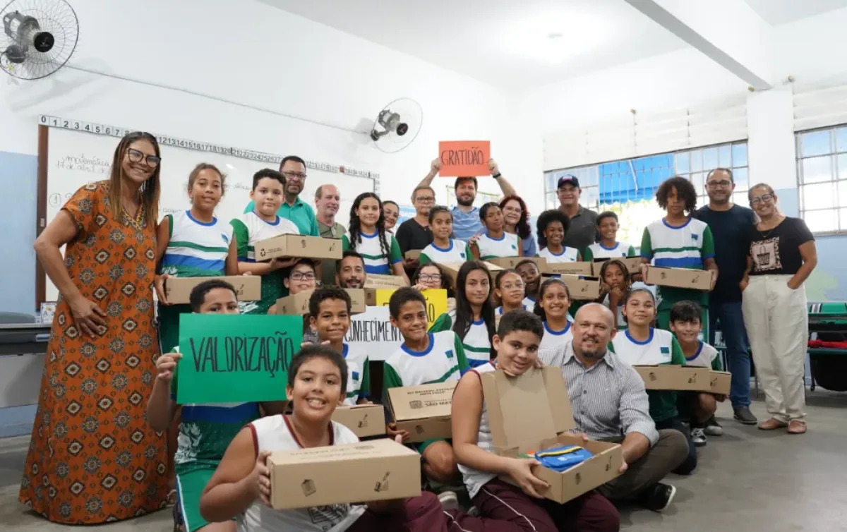 Entrega de kits e uniformes escolares gera repercussão positiva na ...
